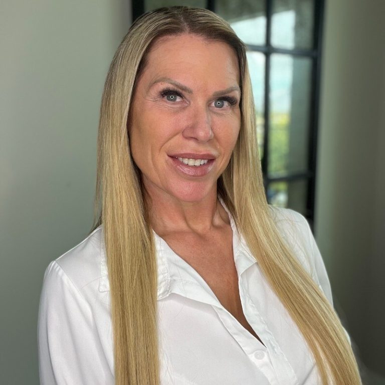 Six-Figure Chicks Book Series Founder Mel Carr - Business RadioX